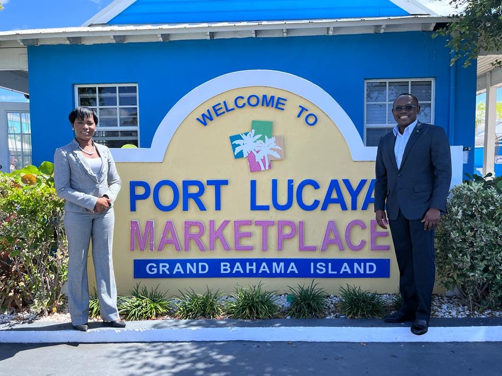 DPM COOPER AND MINISTER FOR GRAND BAHAMA MOXEY MEET WITH CORPORATE ...