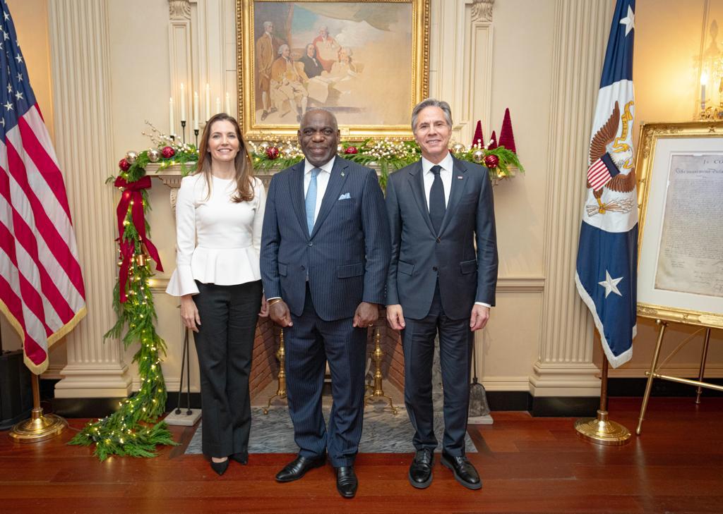 AMBASSADOR JONES EXTENDS CHRISTMAS GREETING FROM THE BAHAMAS TO SECRETARY OF STATE BLINKEN ...